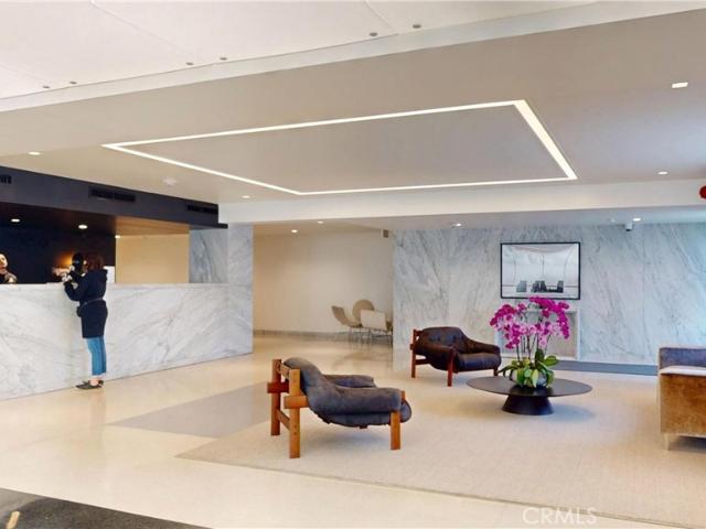 818 N Doheny Drive 908