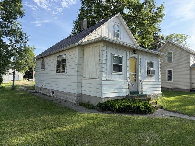818 NE 3rd Ave, Aberdeen, SD 57401