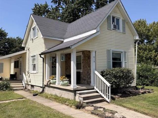 818 S 4th St, Marine City, MI 48039