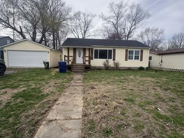 818 S Church St, Carmi, IL 62821