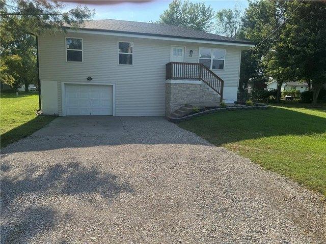 818 S High St, Butler, MO 64730