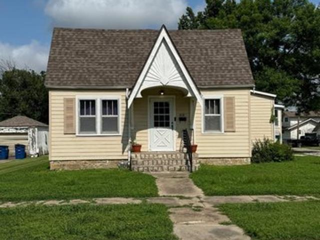 818 S Lafayette Ave, Chanute, KS 66720