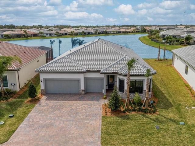 818 SE Courances Dr, Port Saint Lucie, FL 34984