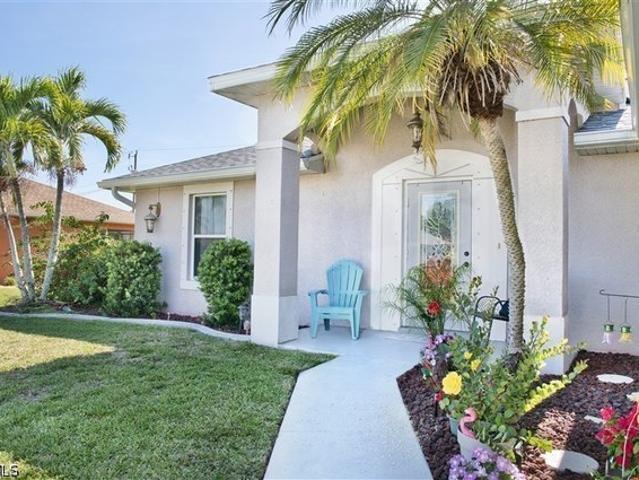 818 SW 11th Ave, Cape Coral, FL 33991