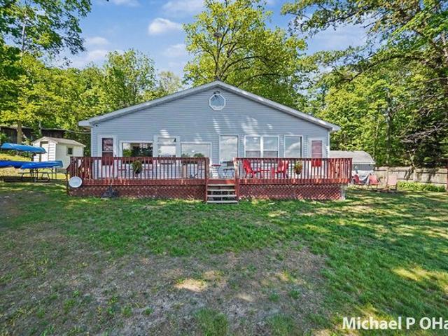 818 W Wells St, White Cloud, MI 49349