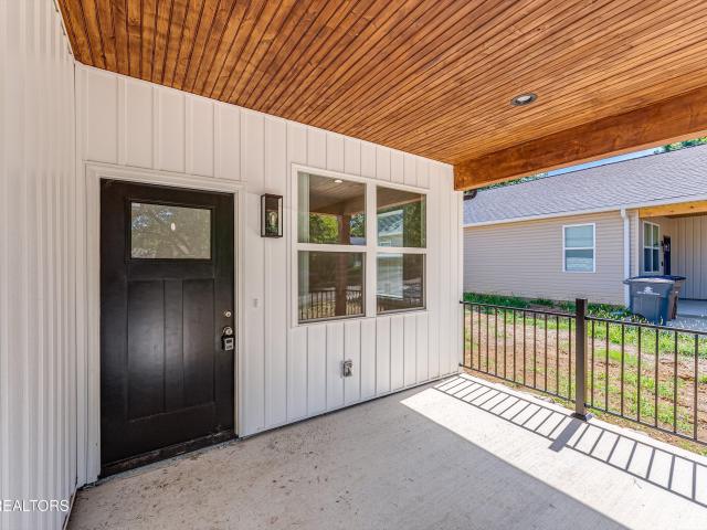 818 W Anderson Ave