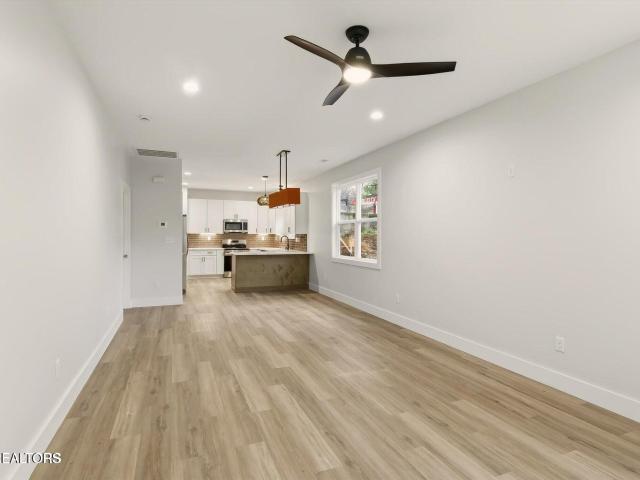 818 W Anderson Ave