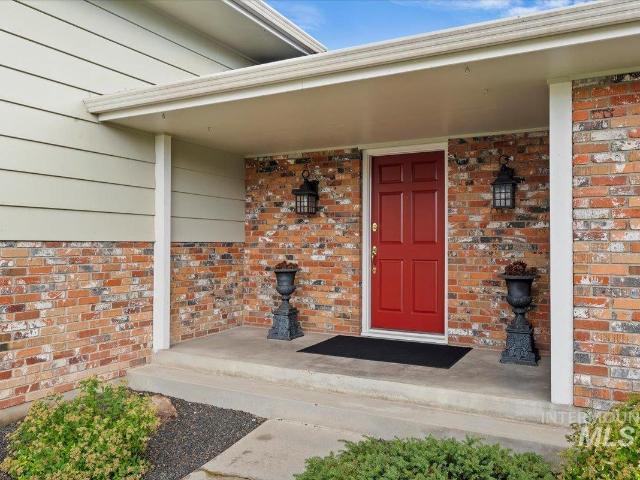 818 Winther Blvd