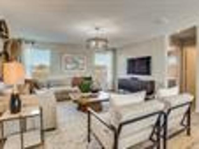 818 Table Rock Street