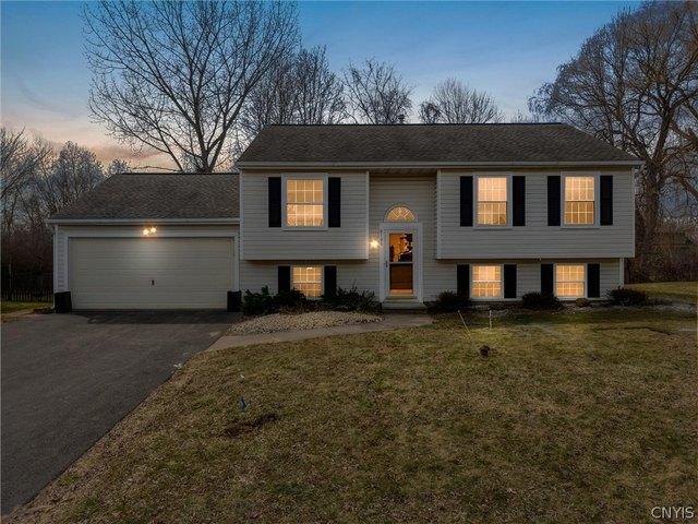 8196 Rizzo Dr, Clay, NY 13041