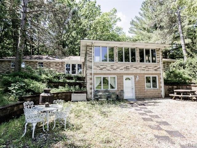 8197 Irish Rd, Millington, MI 48746