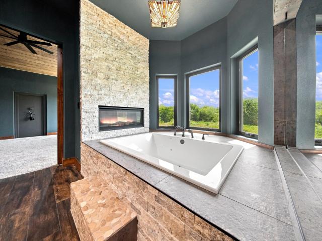 8199 W Farm Road 106