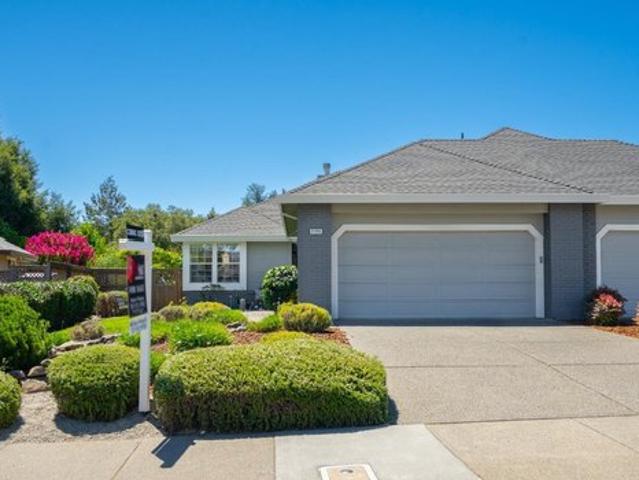 8190 Oakmont Dr, Santa Rosa, CA 95409