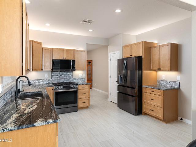 8193 s pioneer court