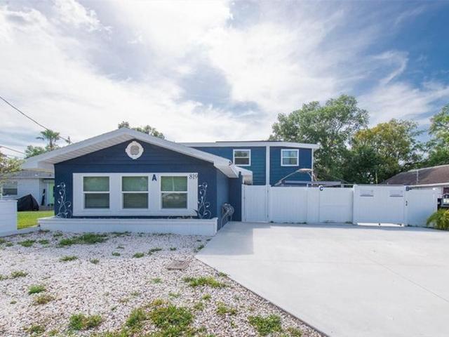 819 10th St SW, Largo, FL 33770