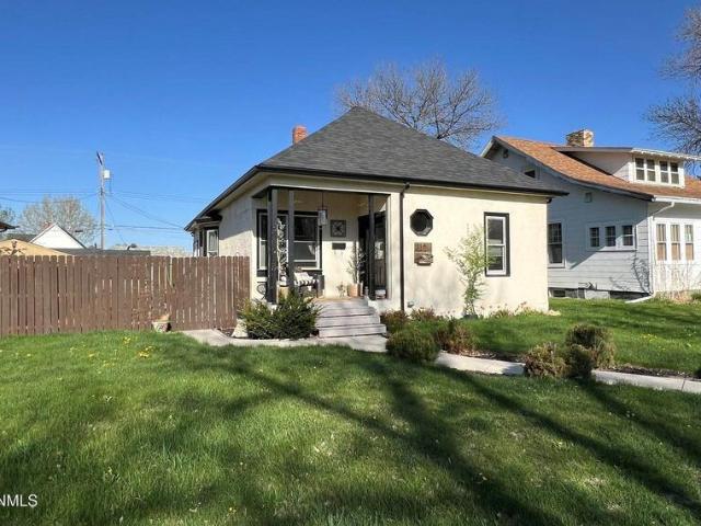 819 2nd Avenue East, Williston, ND 58801