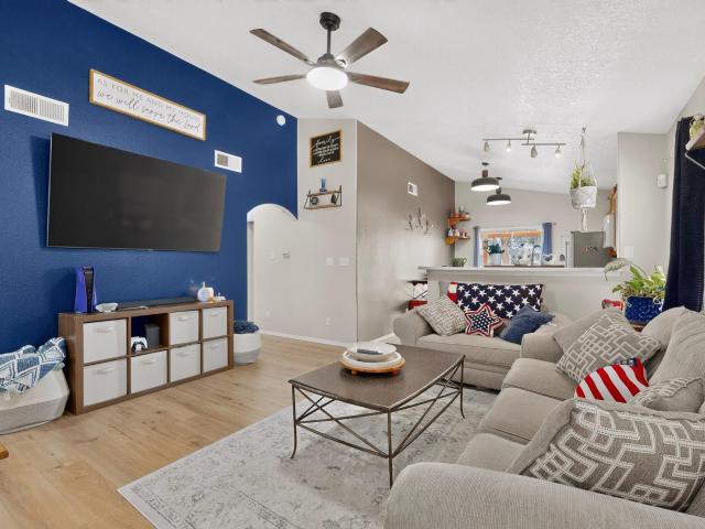 819 Corel Drive SW