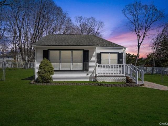 819 Canal Rd, Mount Sinai, NY 11766