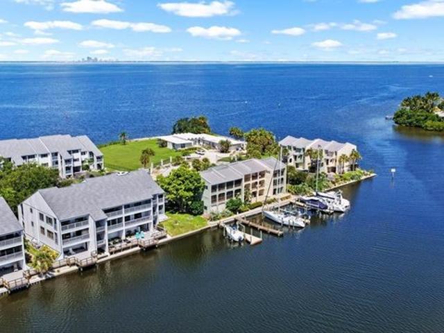 819 Bahia Del Sol Dr Unit A, Ruskin, FL 33570