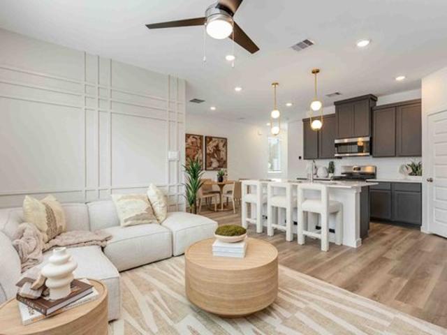 819 Gran Torino Dr, Houston, TX 77047