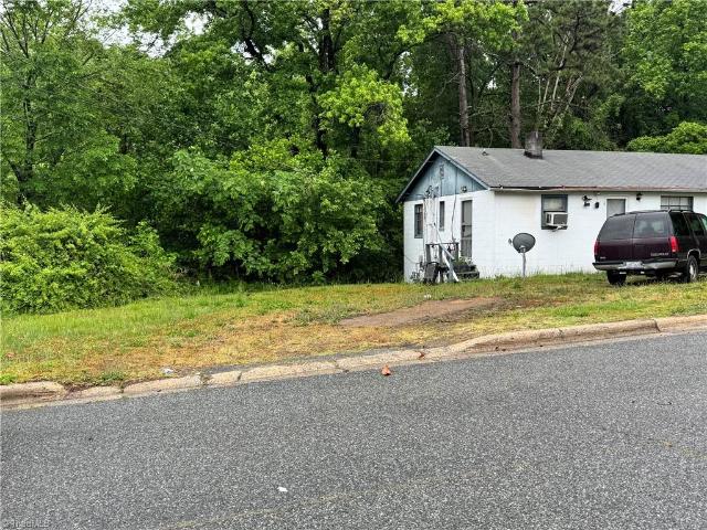 819 Douglas Drive