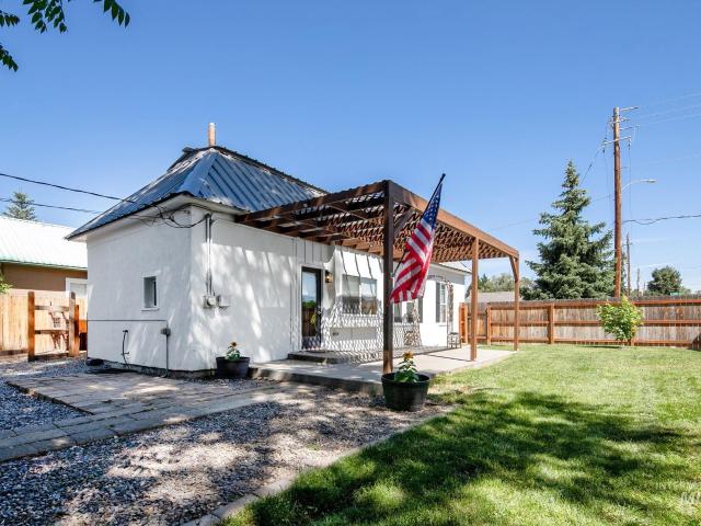 819 E Main St