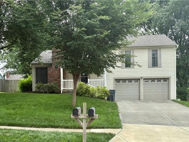 819 E Northview St N, Olathe, KS 66061