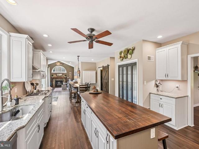 819 Edna Jane Lane
