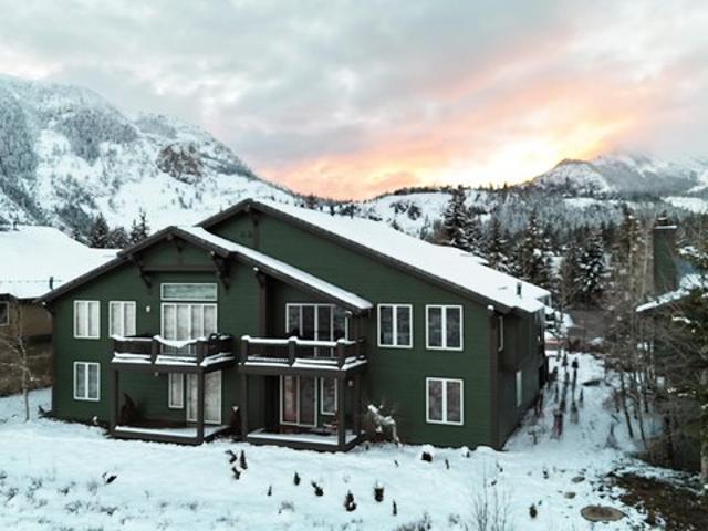 819 Fairway Cir, Mammoth Lakes, CA 93546