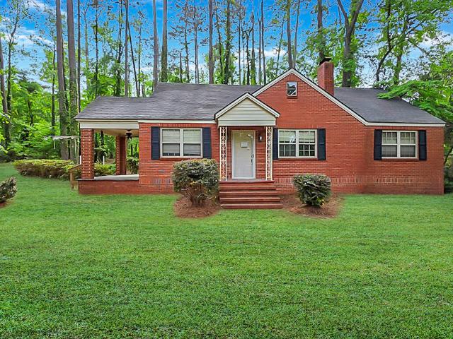 819 Hillcrest Drive