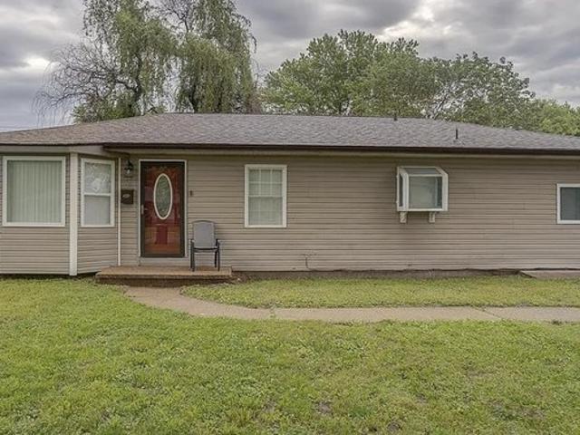 819 LA Salle Dr, Cahokia, IL 62206
