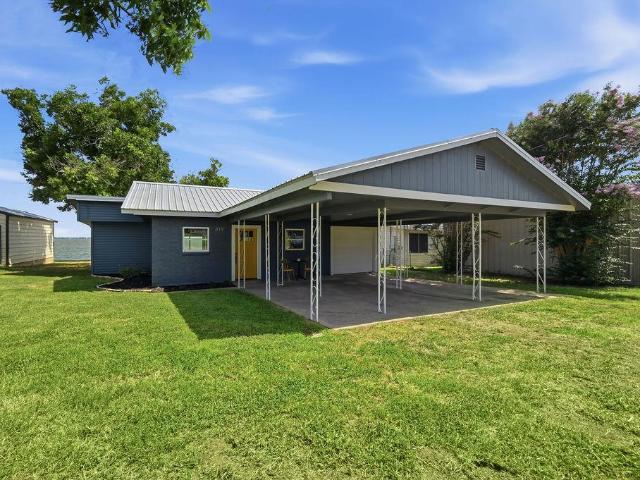 819 Lakeshore Loop