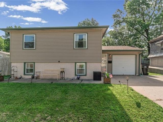 819 N Susquehanna Rdg, Independence, MO 64056