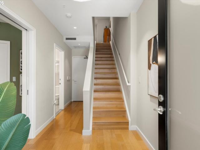 819 S Pennoyer St, Portland, OR 97239 | MLS #430640 | Compass