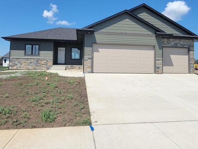 819 Sallie Ave, Harrisburg, SD 57032
