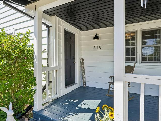 819 sierra vista dr