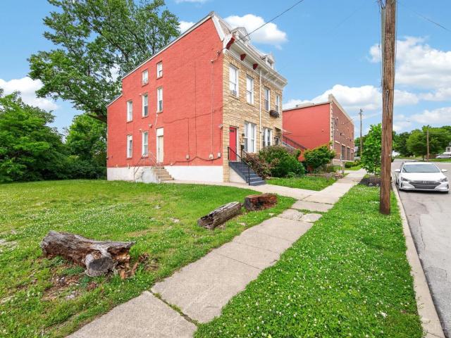 819 Summit Avenue