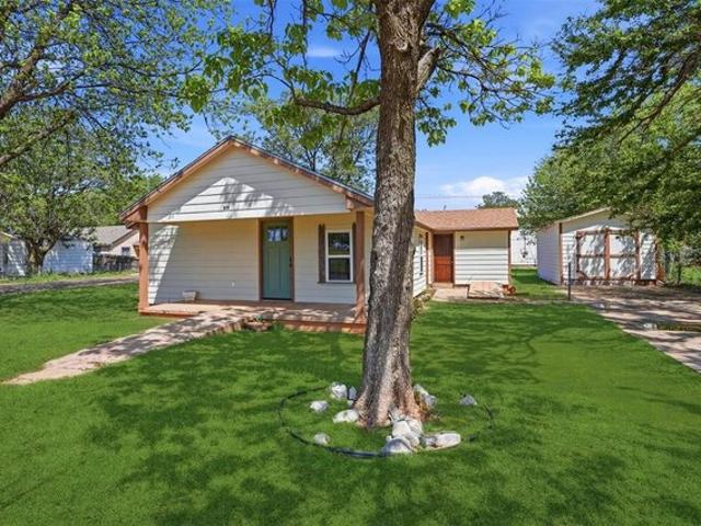 819 W 9th St, Elk City, OK 73644