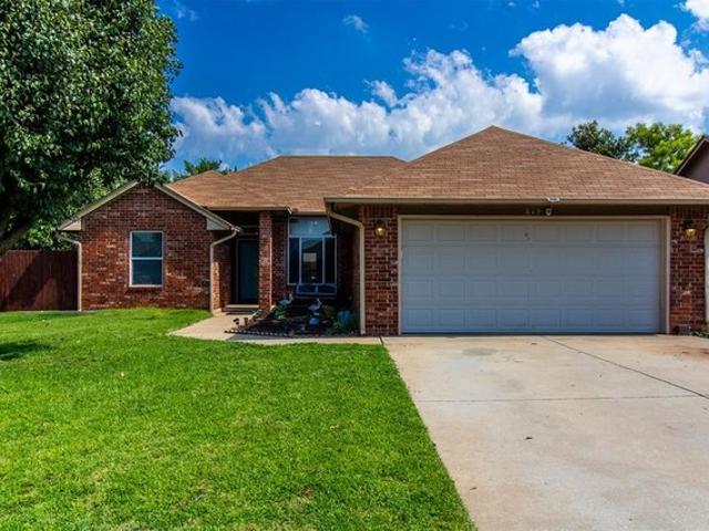 819 W Dowden Dr, Mustang, OK 73064