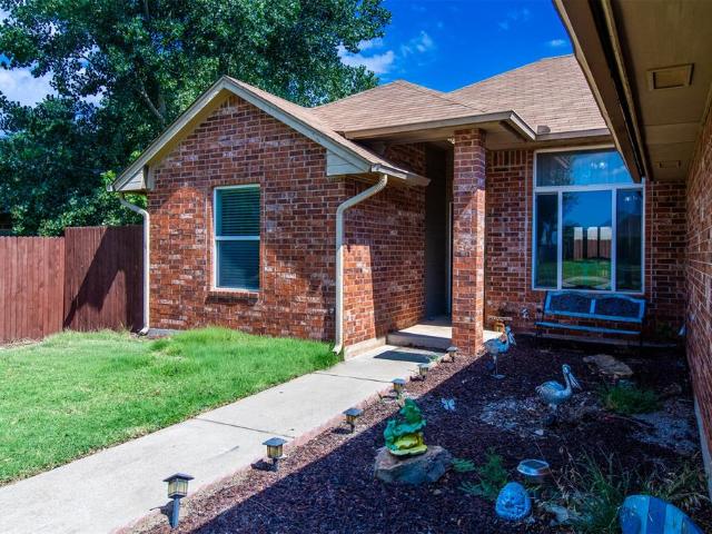 819 W Dowden Drive