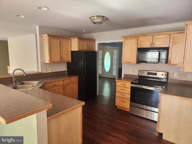 819 Woodcrest Loop