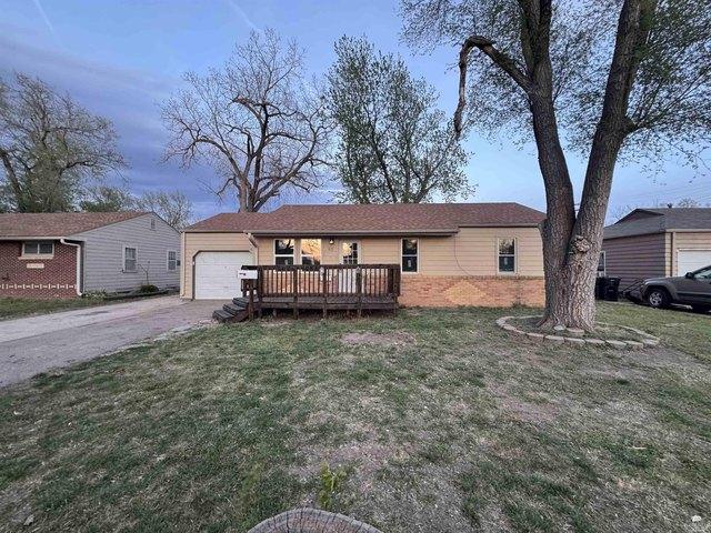 819 Vassar Dr, Salina, KS 67401