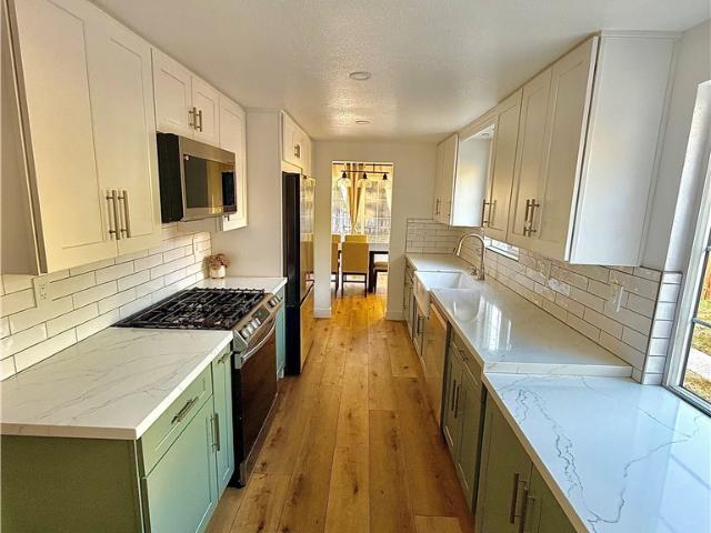 819 Vinemead
