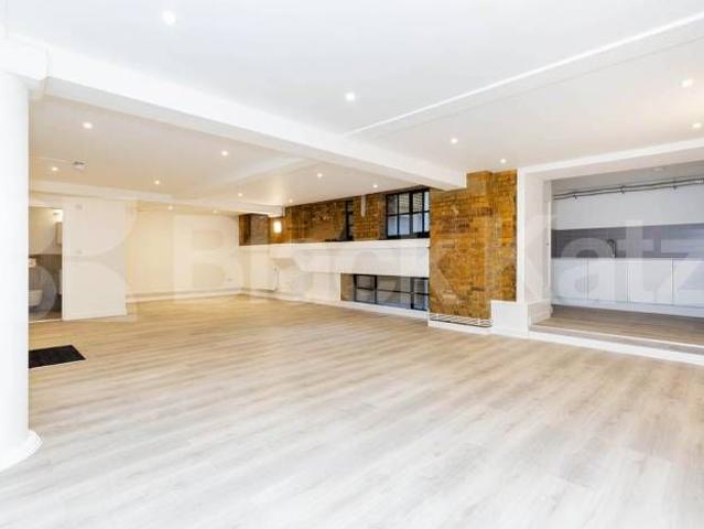 819sqft studio located within a warehouse conversion