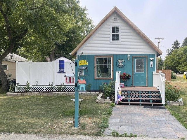 81 4th Ave E, Makoti, ND 58756