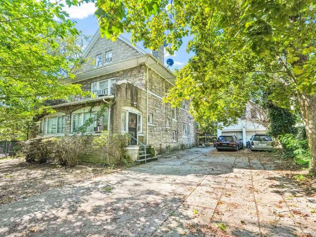 81 26 Austin Street | Compass
