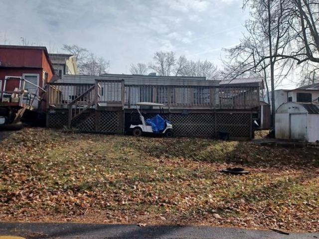 81 37 Forest Lane