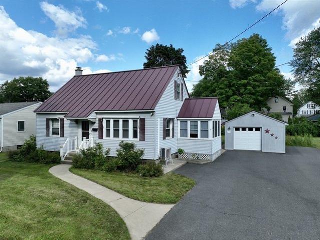 81 Vernon St, Greenfield, MA 01301