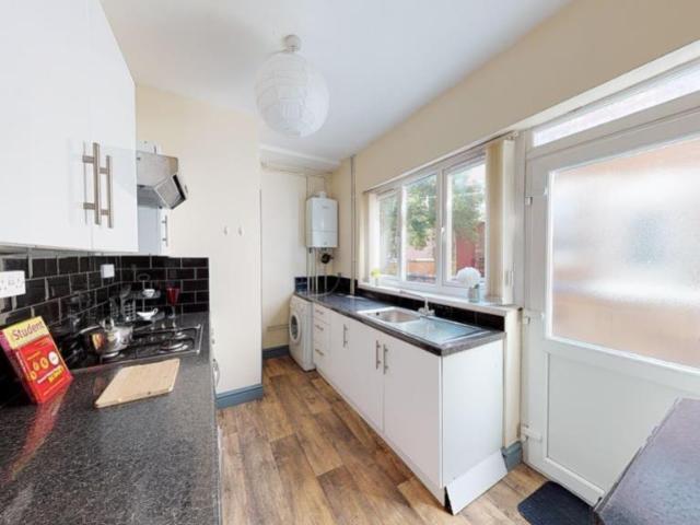 81 Wellington Street, Nottingham, NG3. 4 bed terraced house to rent £2,253 pcm £520 pw