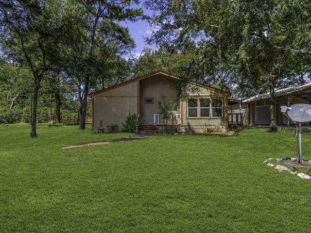 81 Westlake Rd, Trinity, TX 75862